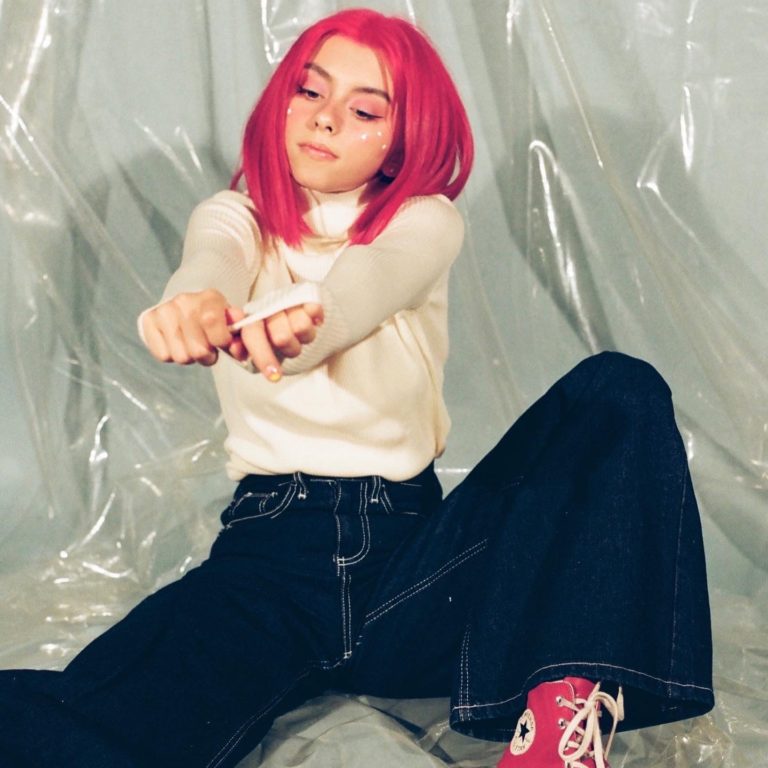 Dora (Daria Shikhanova): Biography of the singer - Salve Music