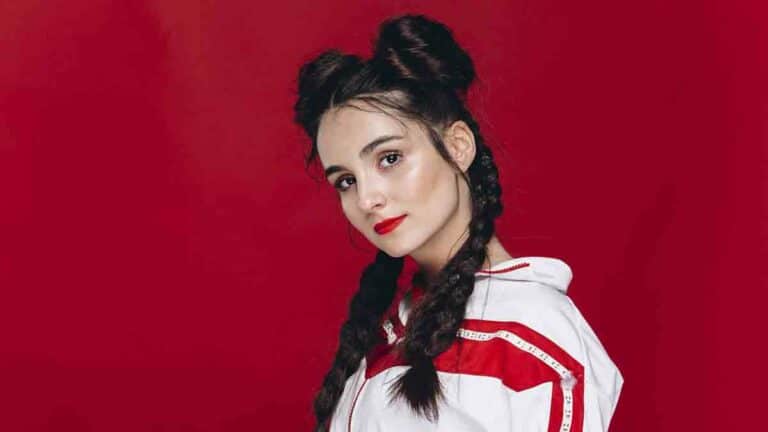 Анна Тринчер: Биография певицы - Salve Music